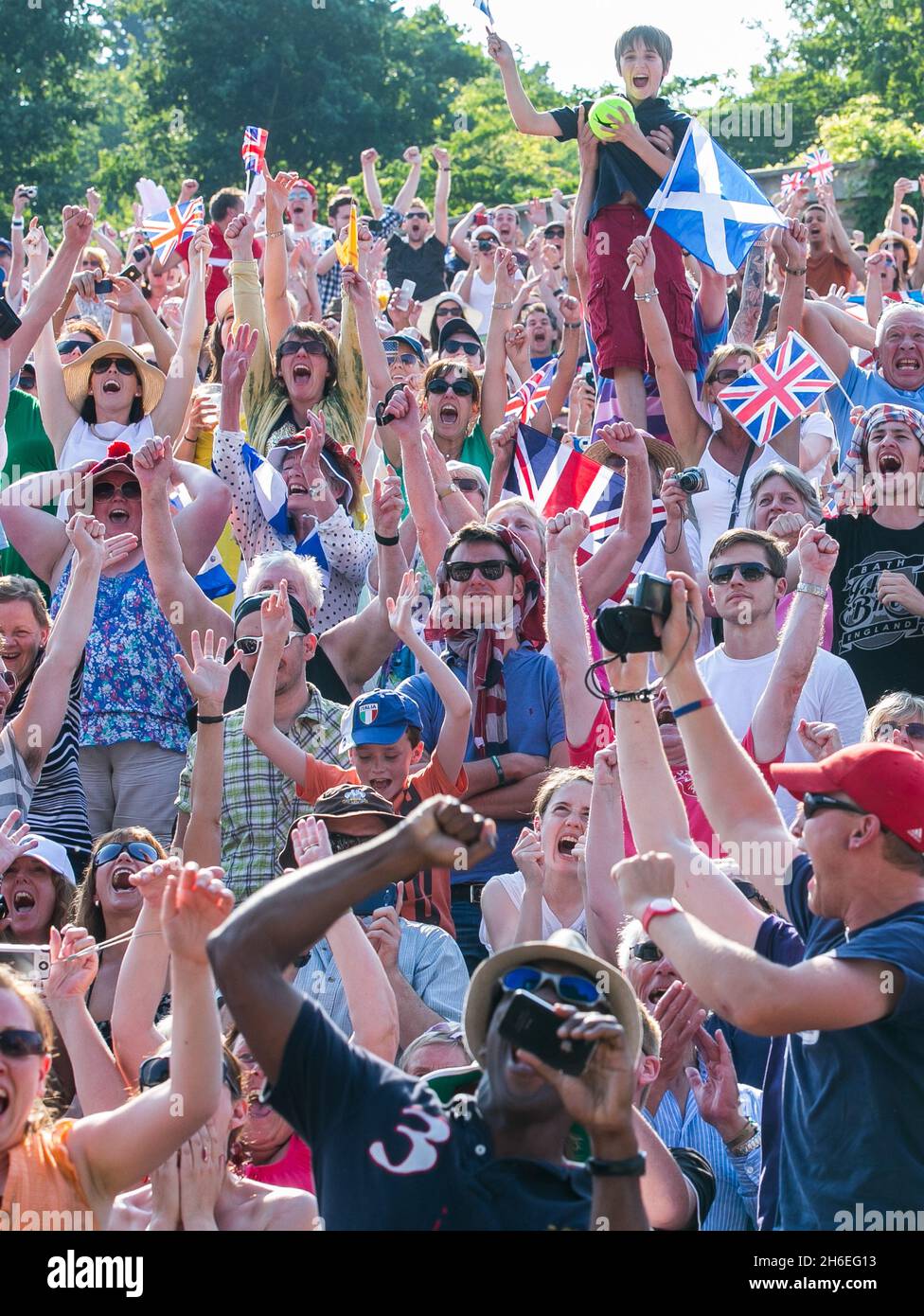 Fans on Murray Mound celebrate as Great Britain's Andy Murray defeats ...