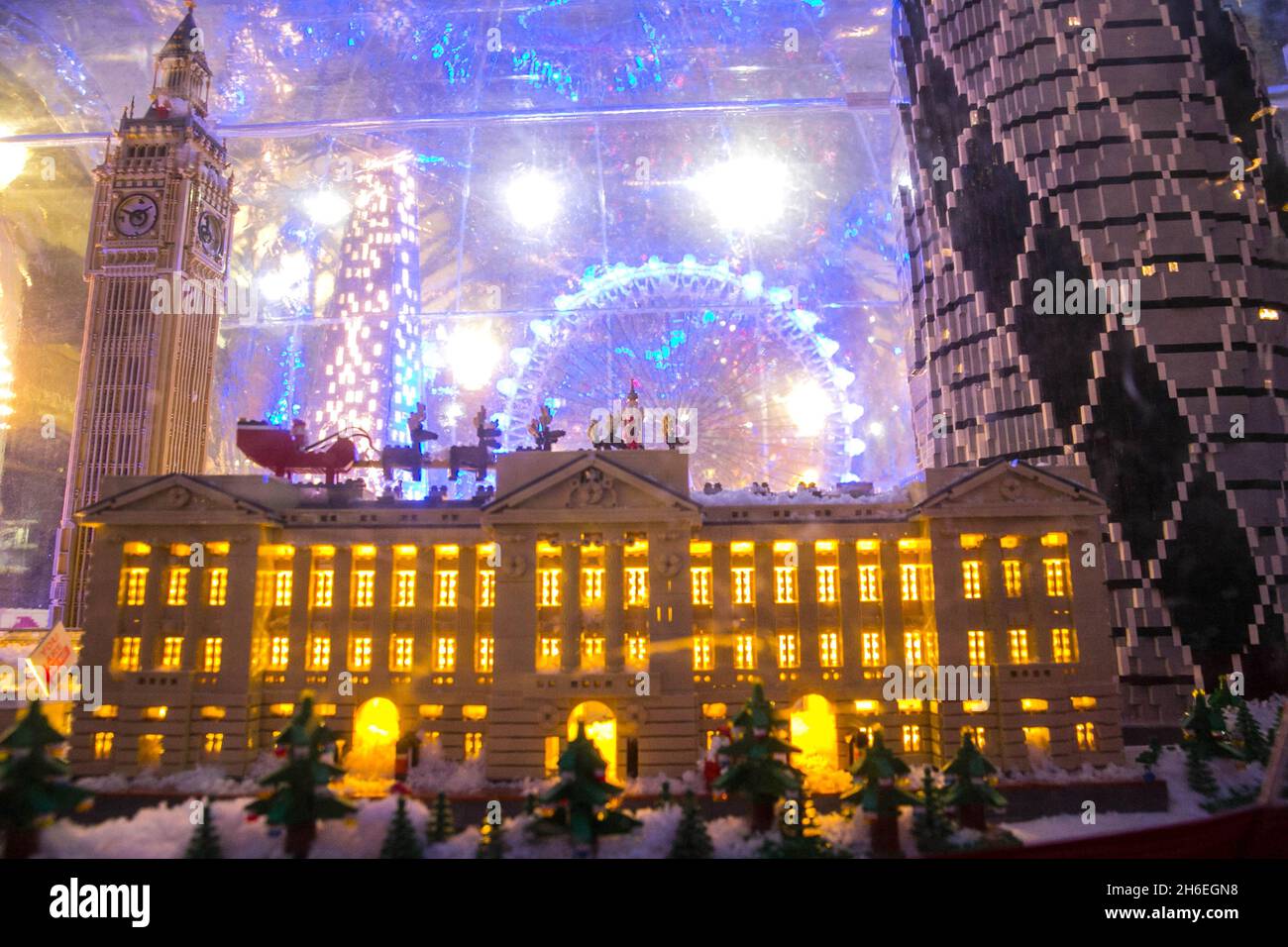 London's first winter "€˜snowfalls"€™ land in Covent Garden'€™s West ...