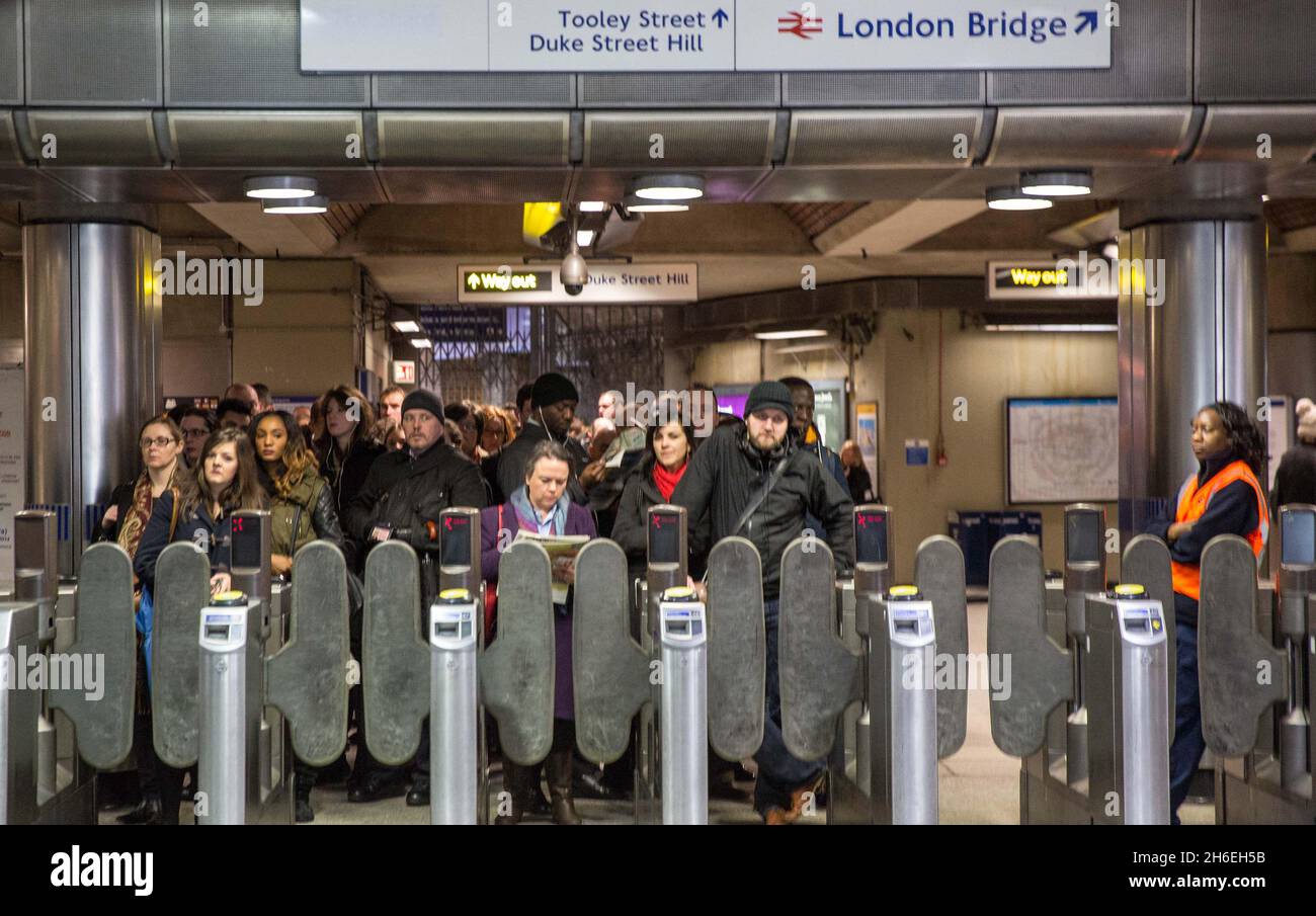 London Bridge Station Crowds High Resolution Stock Photography and ...