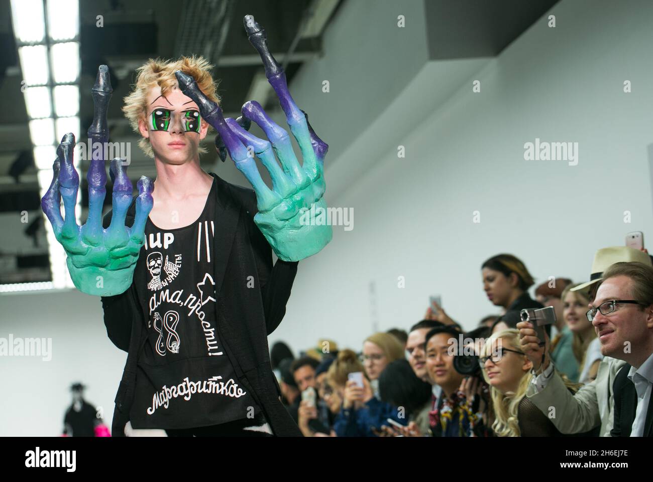 Fashion show catwalk funny hi-res stock photography and images - Alamy