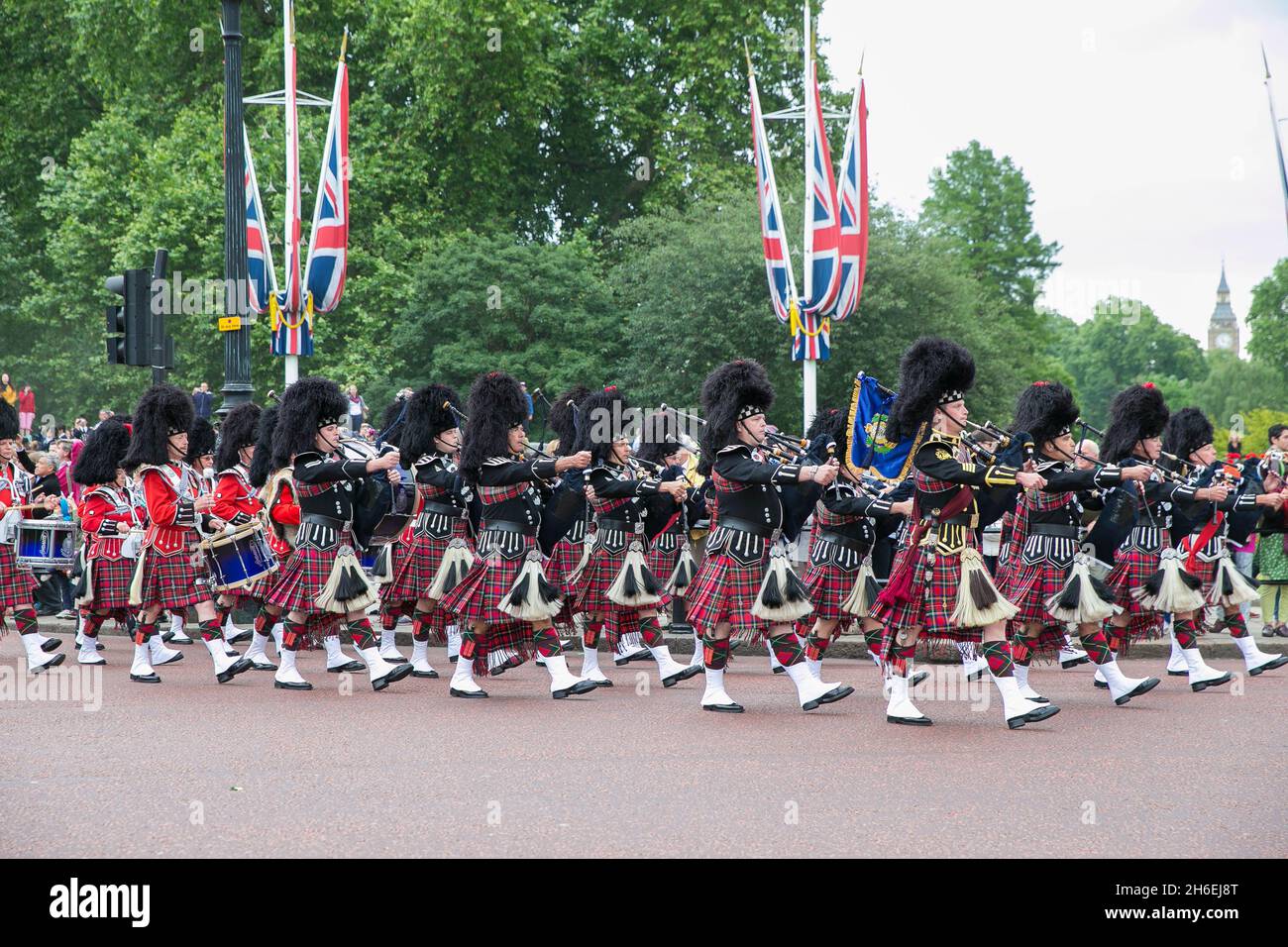 The Vancouver Police Pipe Band performed at the Changing of the Guard ...