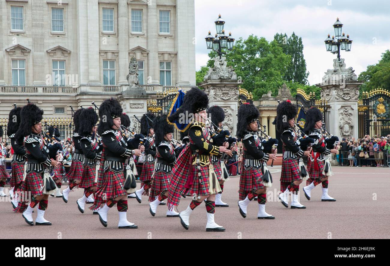 The Vancouver Police Pipe Band performed at the Changing of the Guard ...