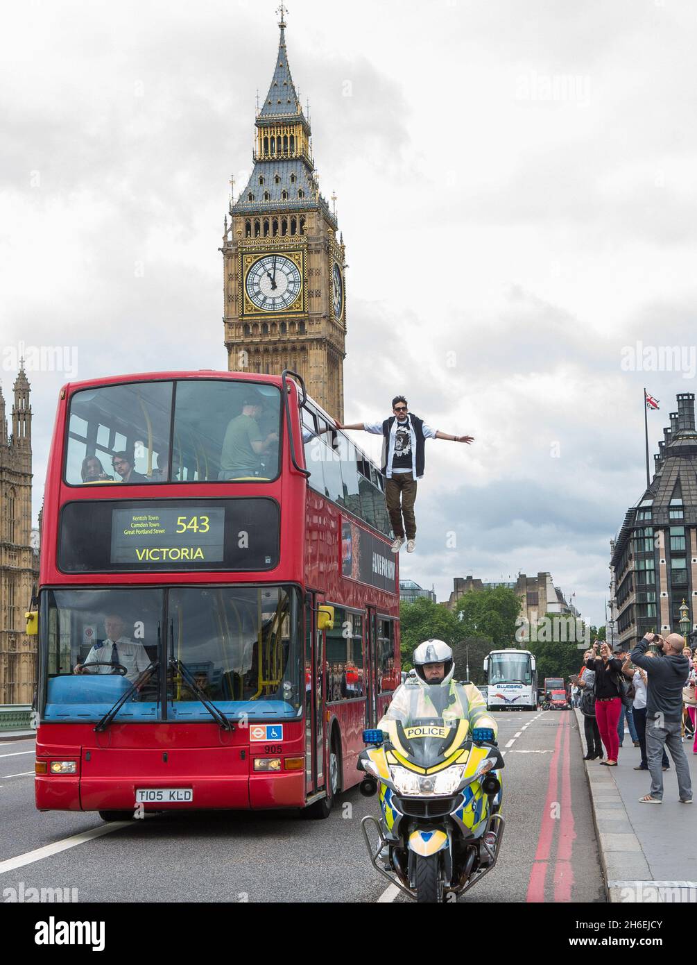Magician, Dynamo launches new partnership with Pepsi MAX by levitating ...