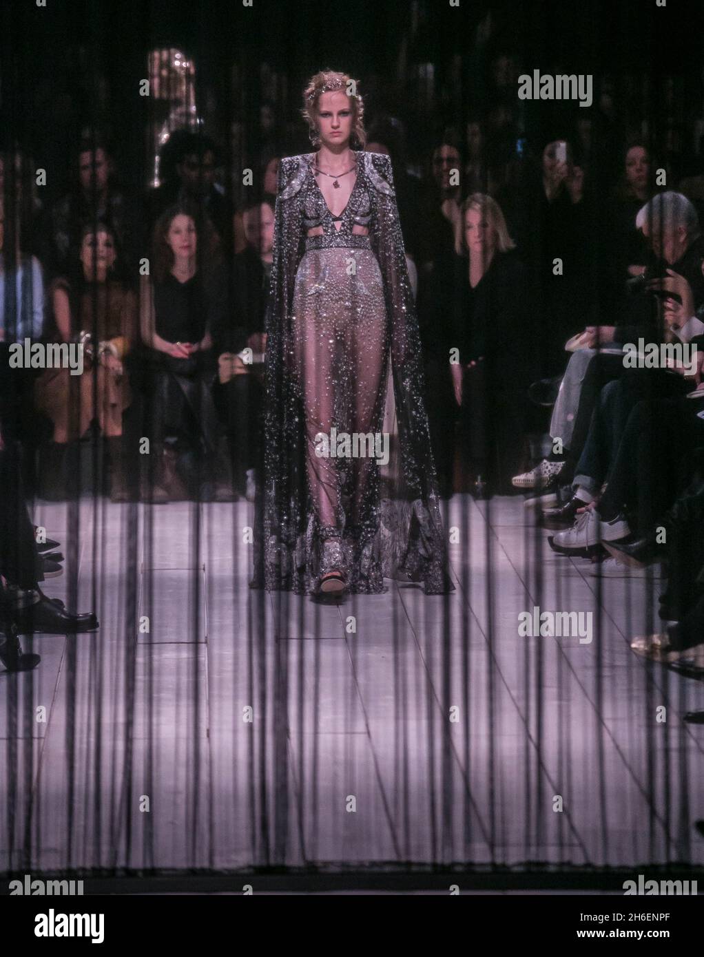 Catwalk model modelling models runway fashion week full length idsok hi ...