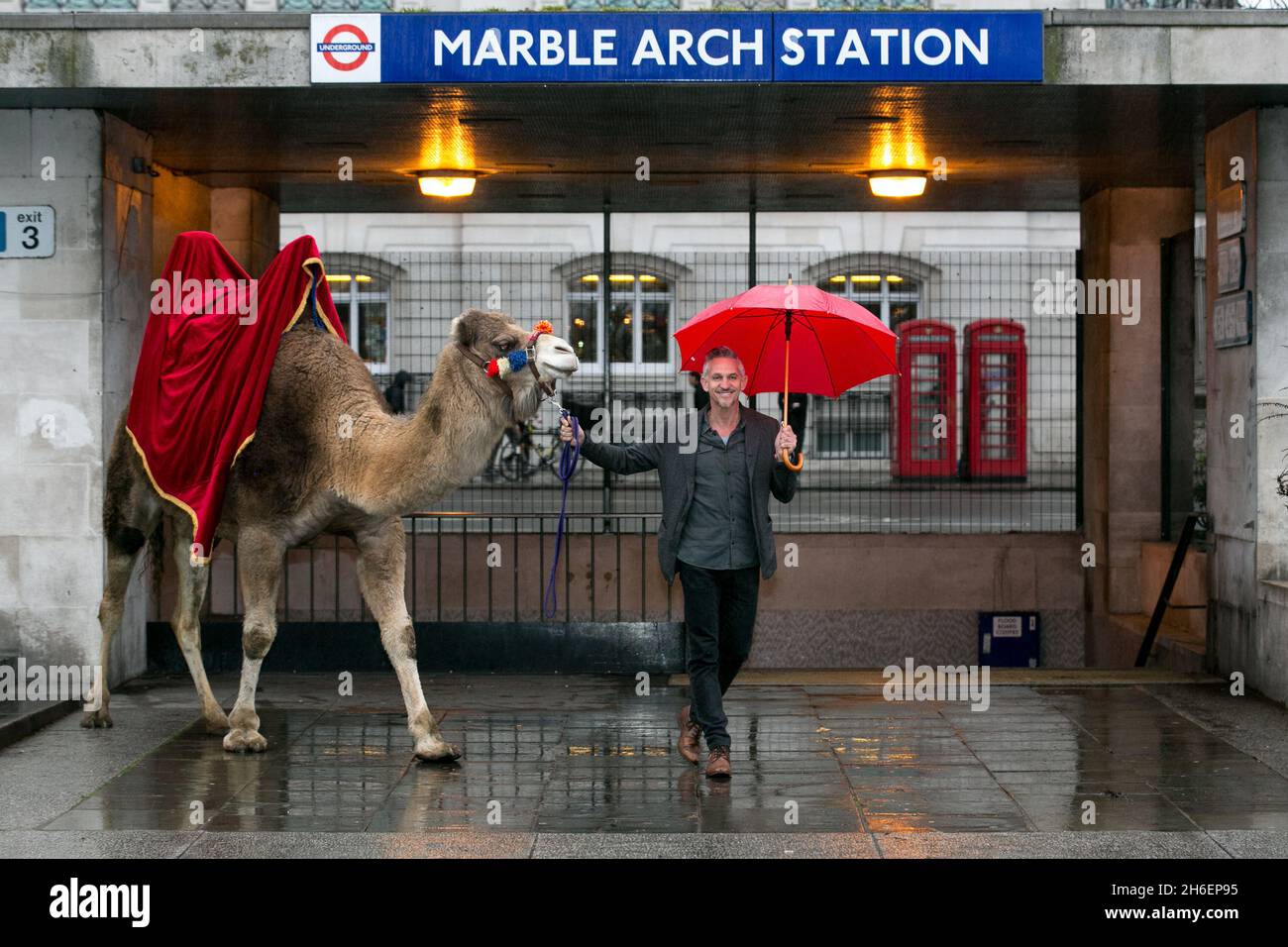Walkers crisps gary lineker hi-res stock photography and images - Alamy