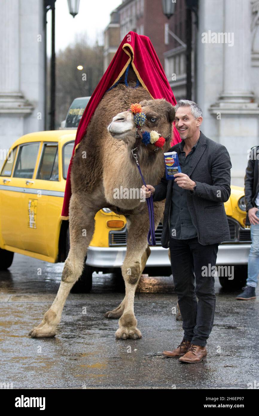 Walkers Crisps Gary Lineker High Resolution Stock Photography and ...