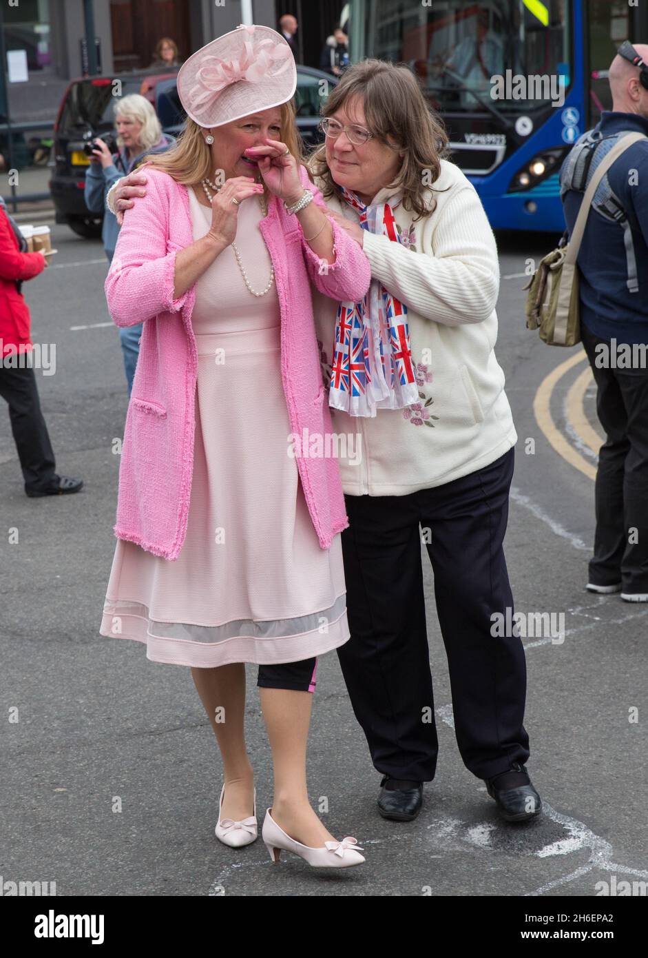 Royal fans wait outside Windsor castle this morning ahead of the Queens ...