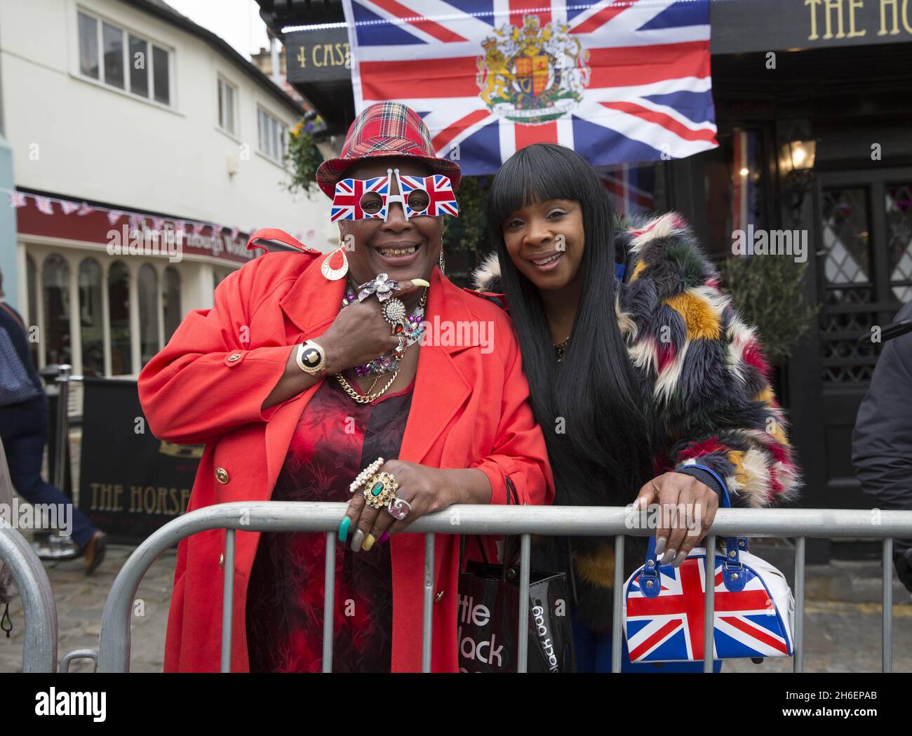 Royal fans wait outside Windsor castle this morning ahead of the Queens ...