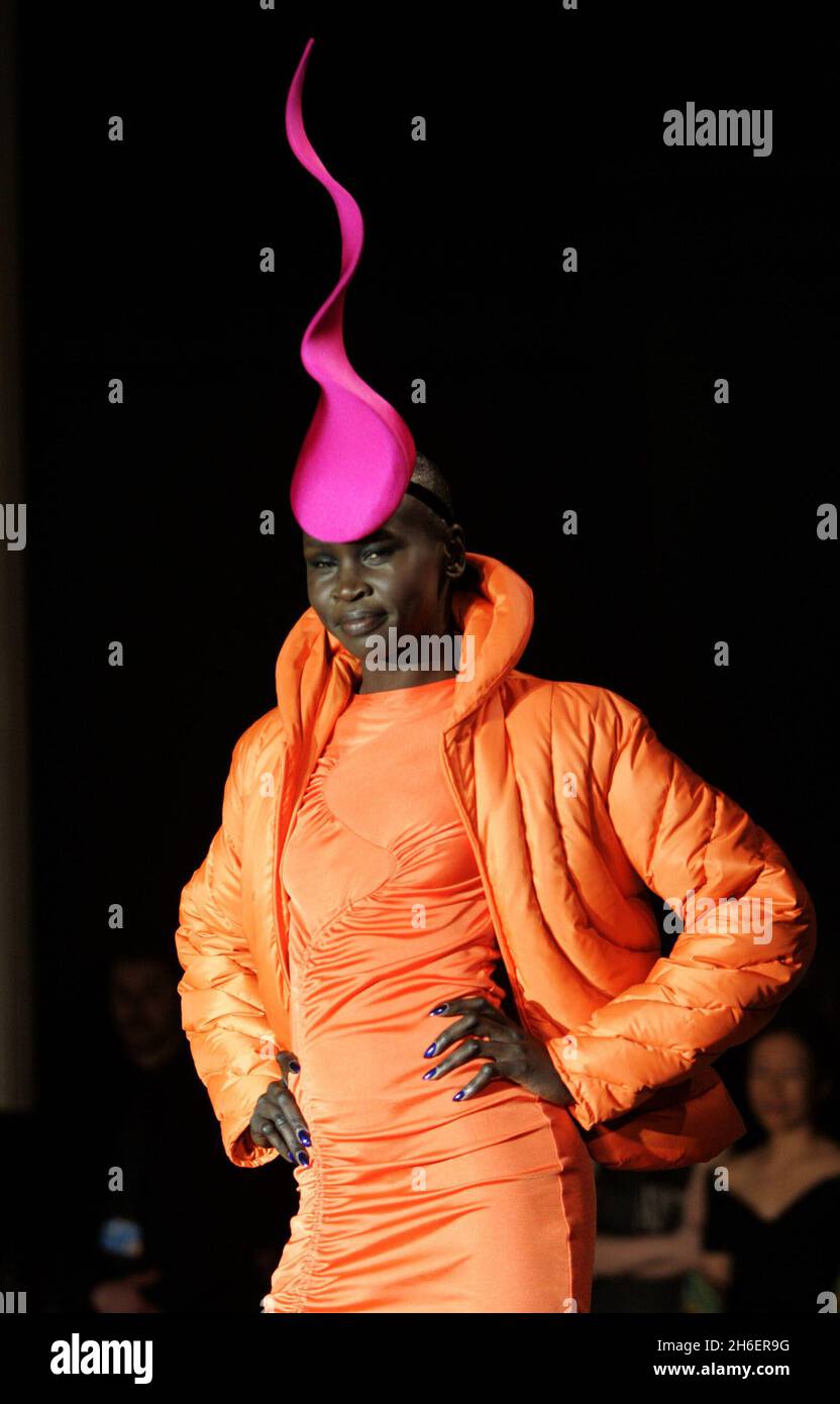 Philip treacy london fashion week show hi-res stock photography and ...