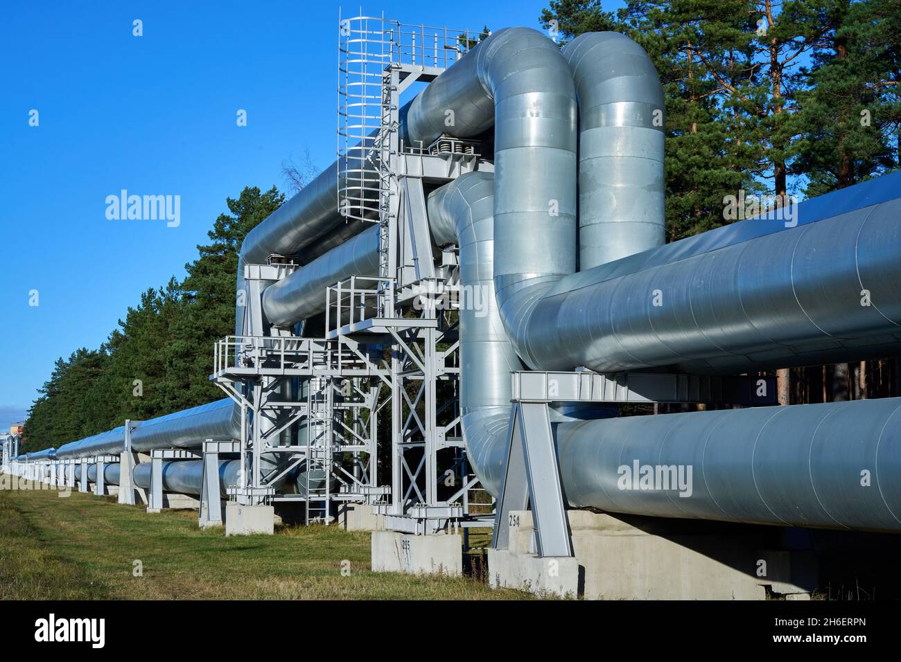 High pressure pipeline hi-res stock photography and images - Alamy
