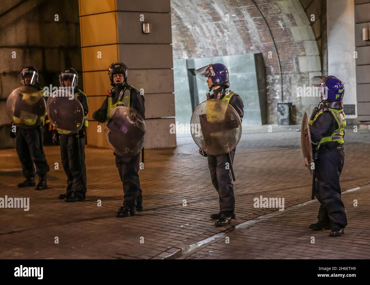 RIOT POLICE DURING AN ONGOING INCIDENT AT LONDON BRIDGE STATION THIS ...