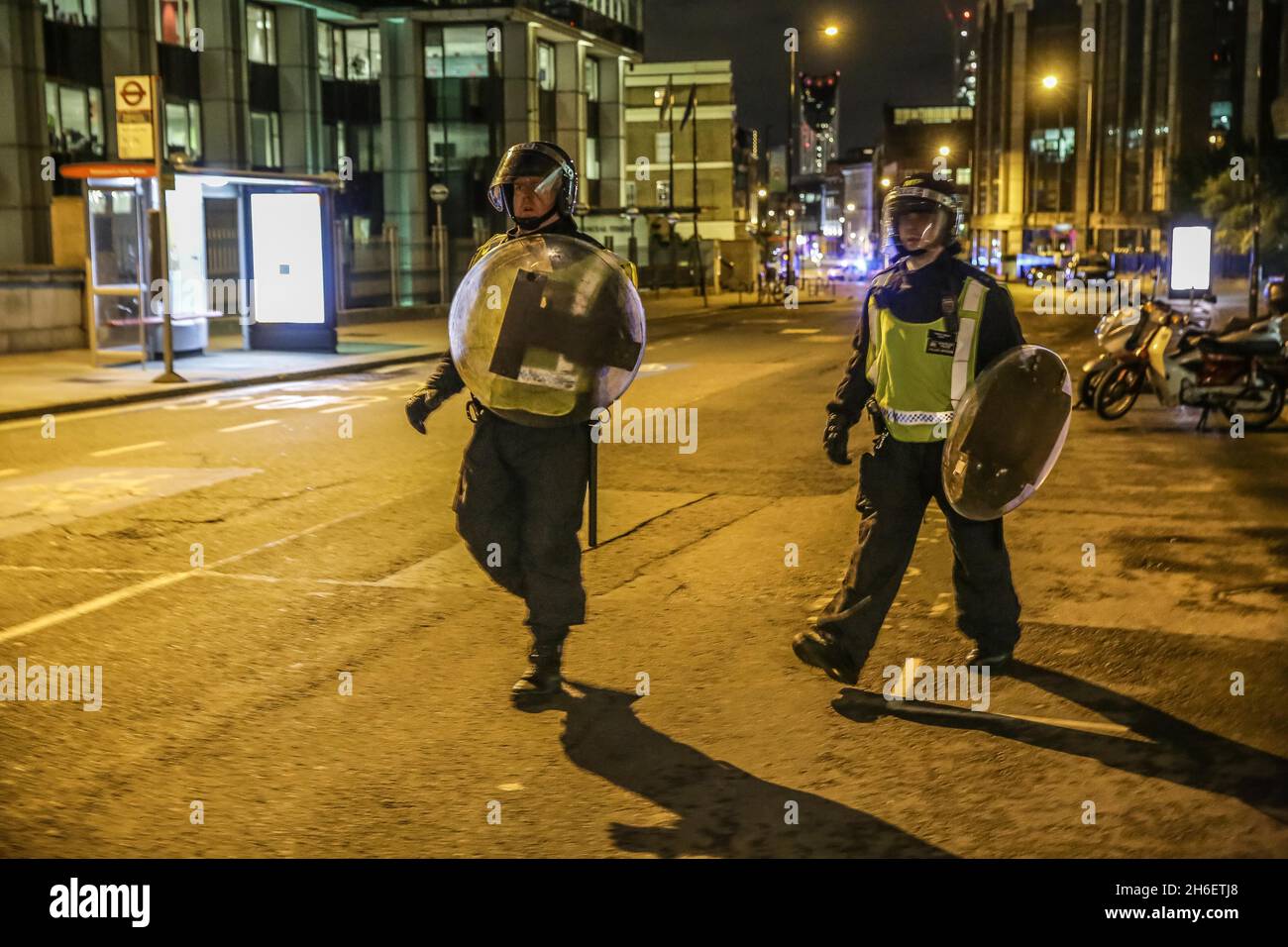 RIOT POLICE DURING AN ONGOING INCIDENT AT LONDON BRIDGE STATION THIS ...