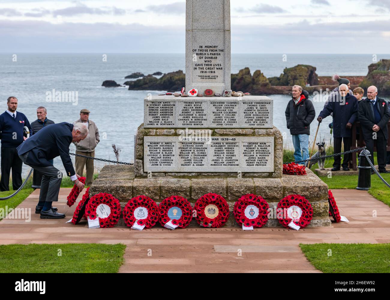 Memorial day wreath laying ceremony hi-res stock photography and images ...