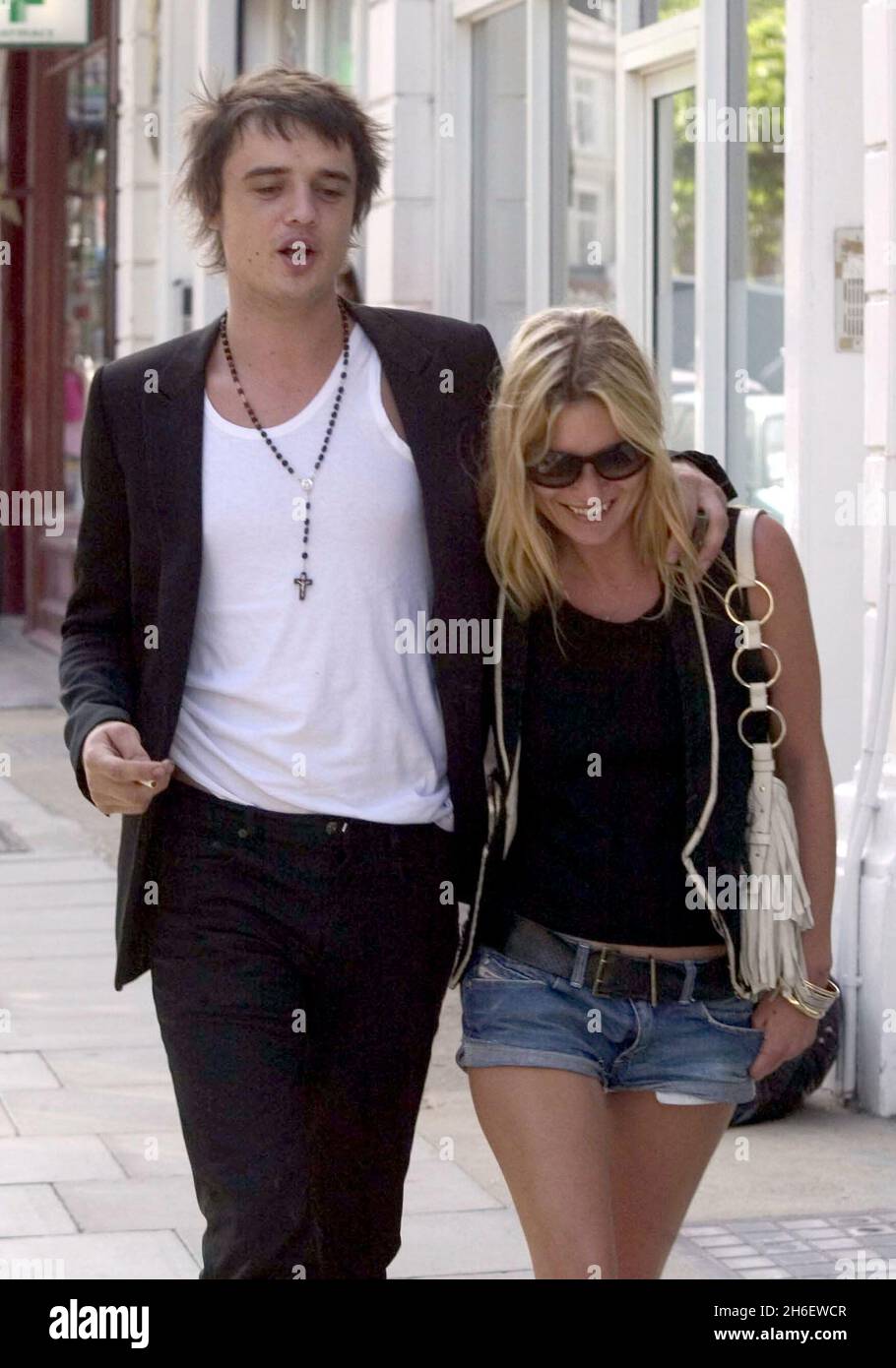 Pete Doherty and Kate Moss leave a restuarant in Primrose Hill, London ...