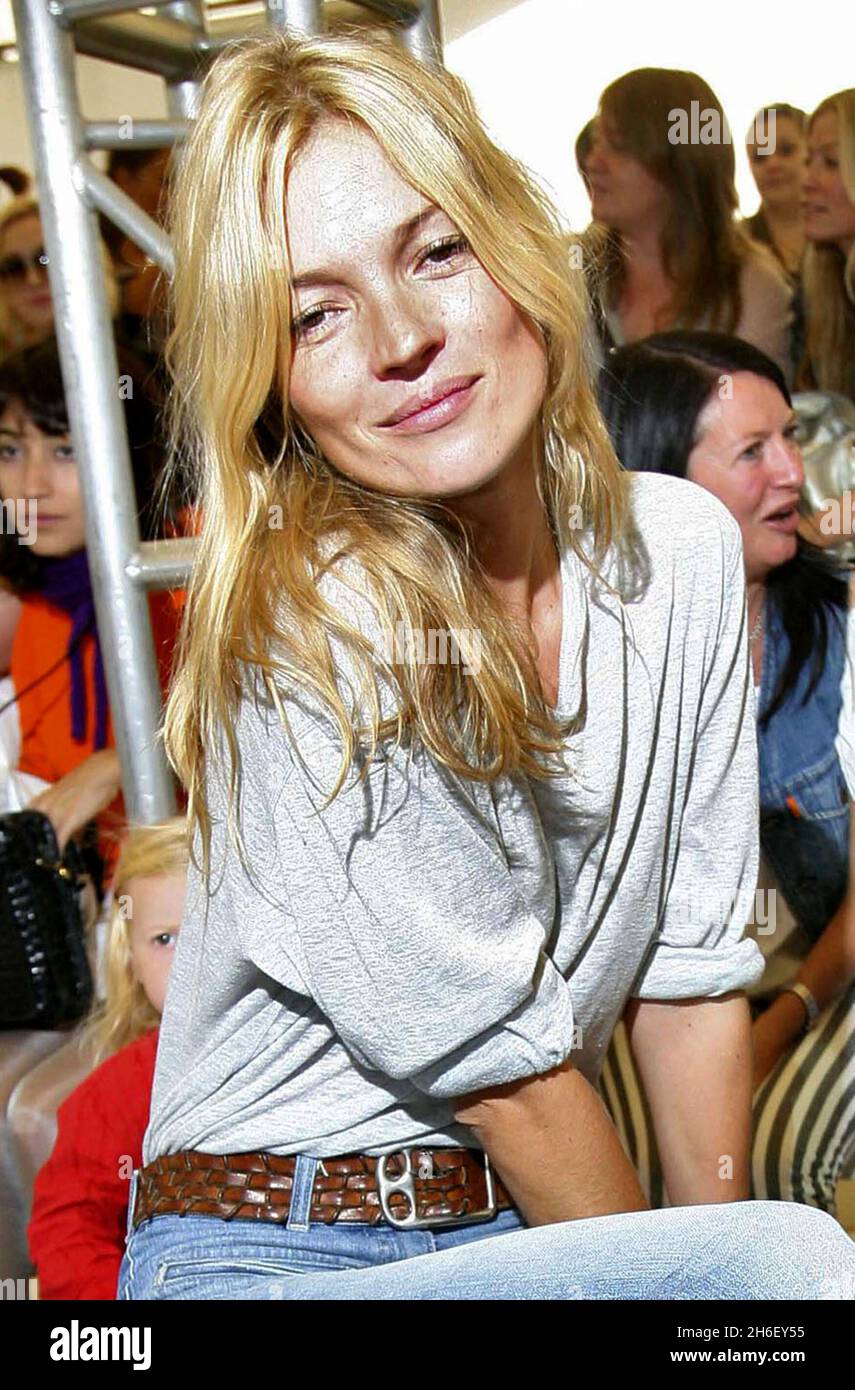 Catwalk model kate moss hi-res stock photography and images - Alamy