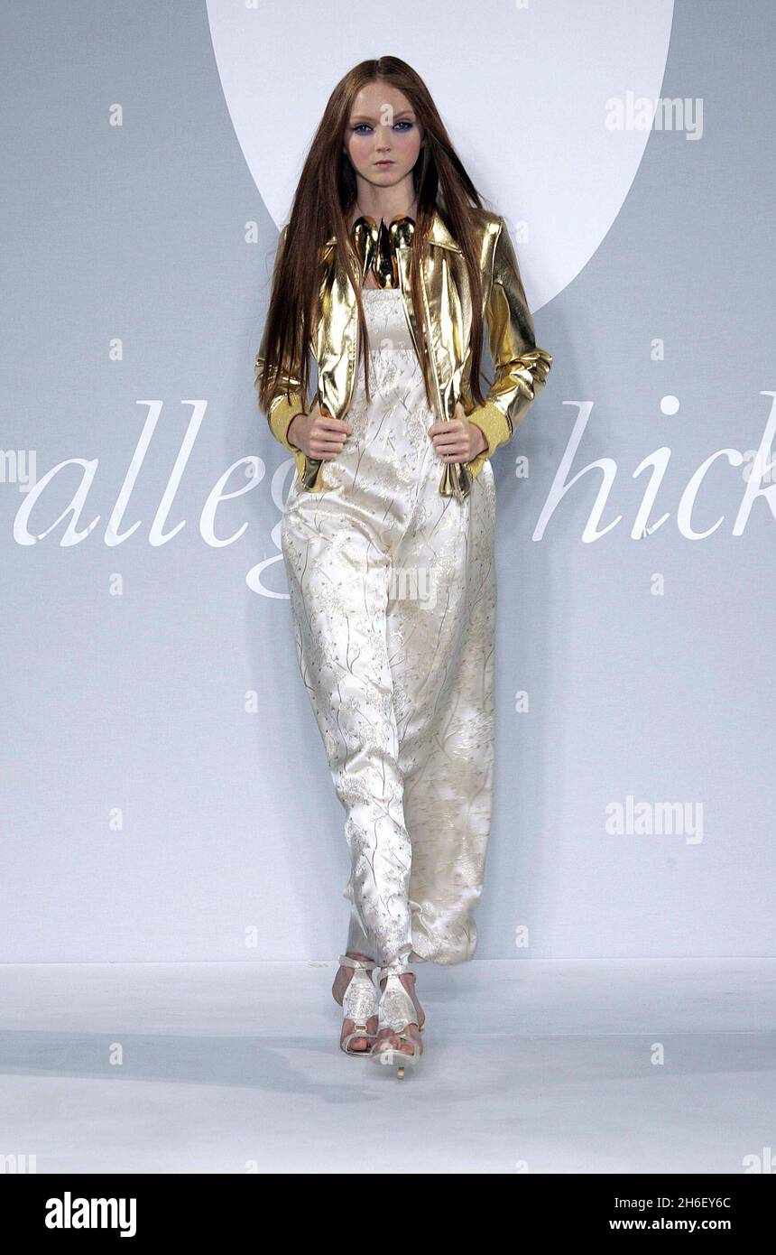 Very skinny model catwalk hi-res stock photography and images - Alamy