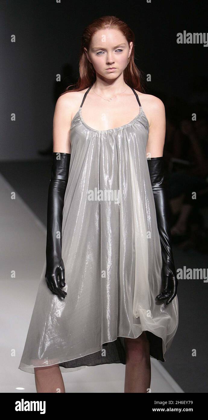 Very skinny model catwalk hi-res stock photography and images - Alamy