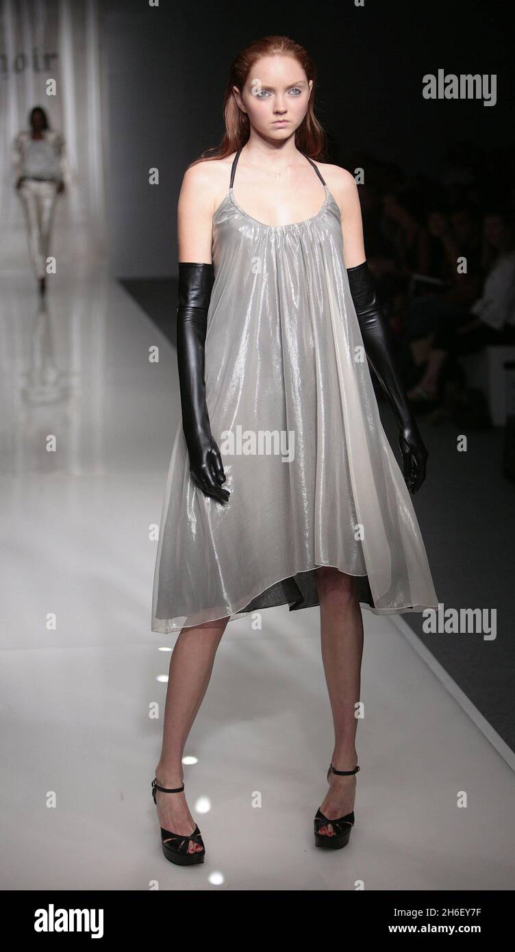 Very skinny model catwalk hi-res stock photography and images - Alamy