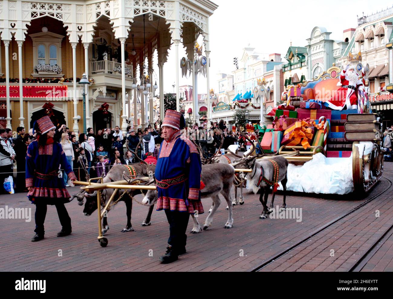 Disney santa 2006 hi-res stock photography and images - Alamy