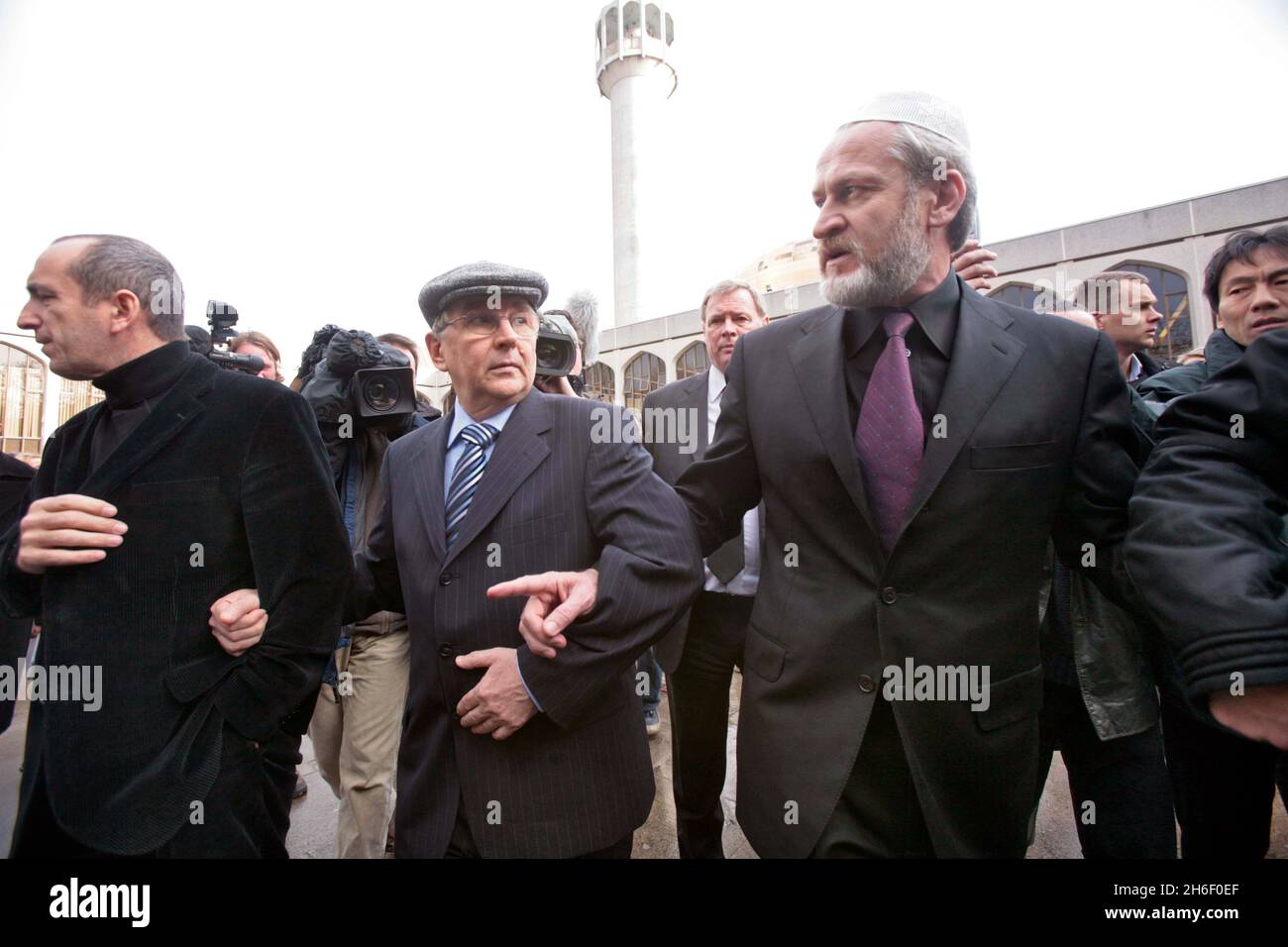 Walter Litvinenko (centre), father of former Russian spy Alexander ...