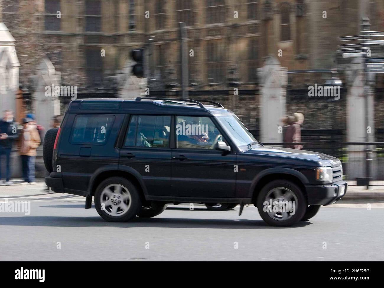 4 x 4 car city hi-res stock photography and images - Alamy