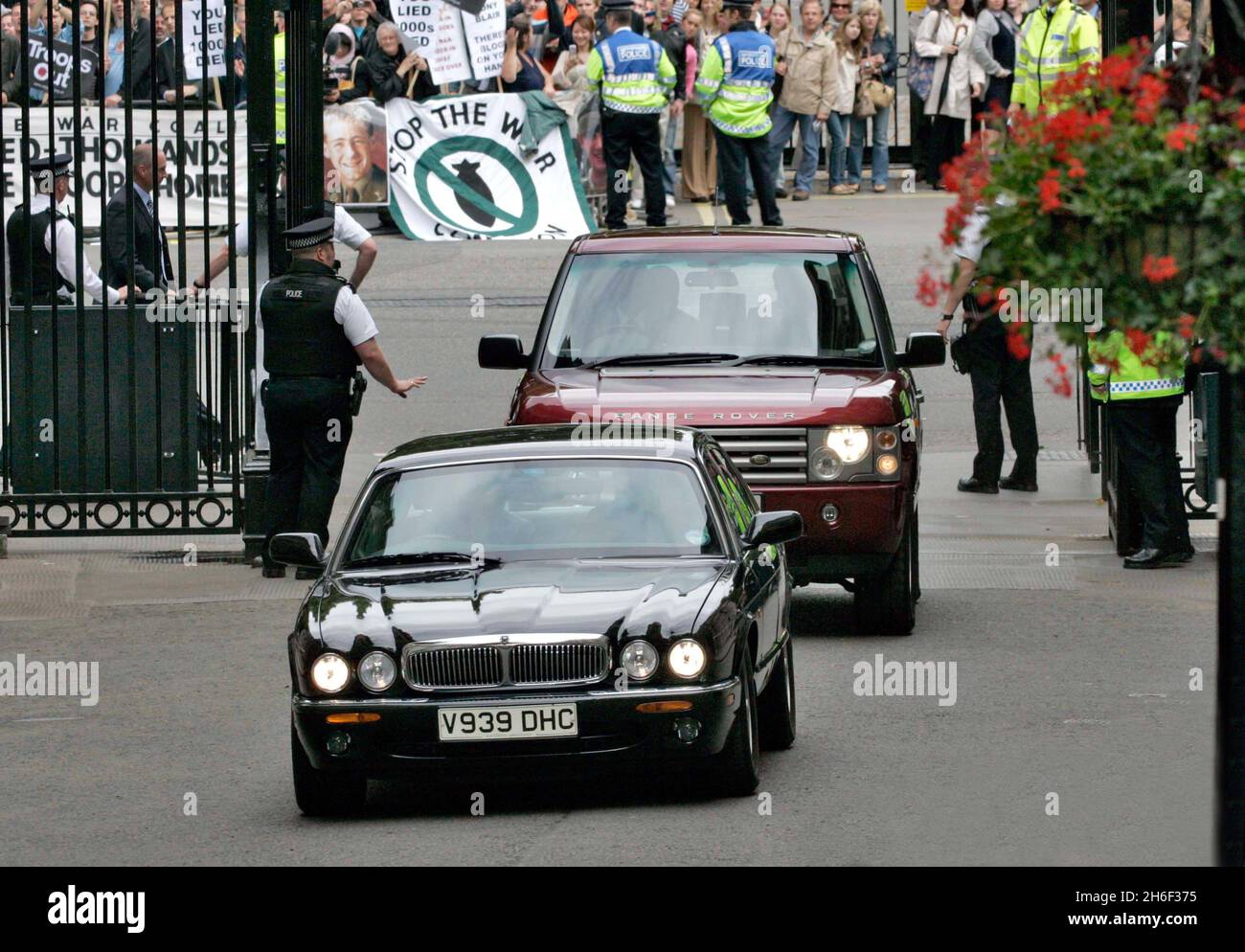 New British Prime Minister Gordon Brown and wife Sarah arrive back at ...