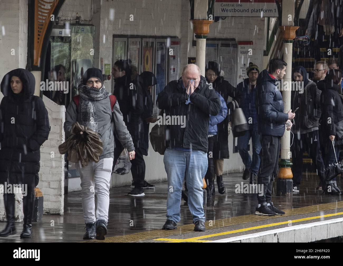 Commuters travel to work in the snow in London Stock Photo - Alamy