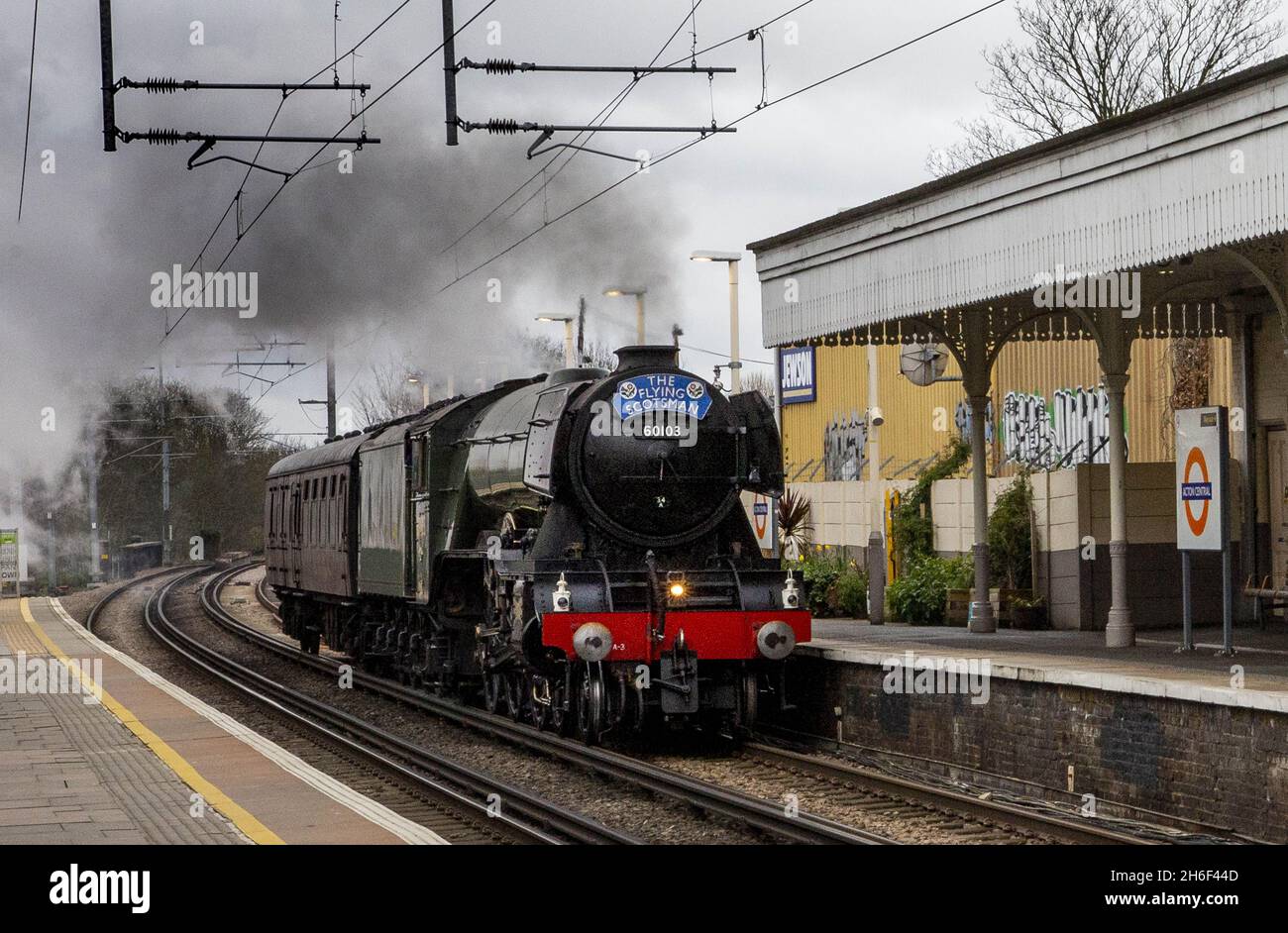 The famous 60103 steam locomotive the Flying Scotsman passed through ...