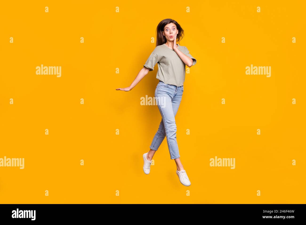 Full size photo of young amazed surprised shocked girl jumping pout ...