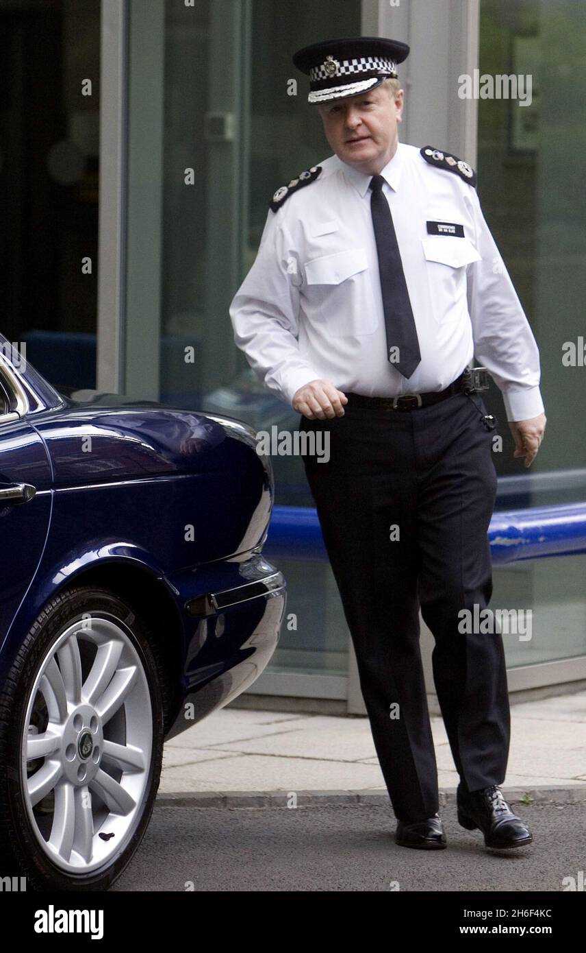 Metropolitan police commissioner hi-res stock photography and images ...
