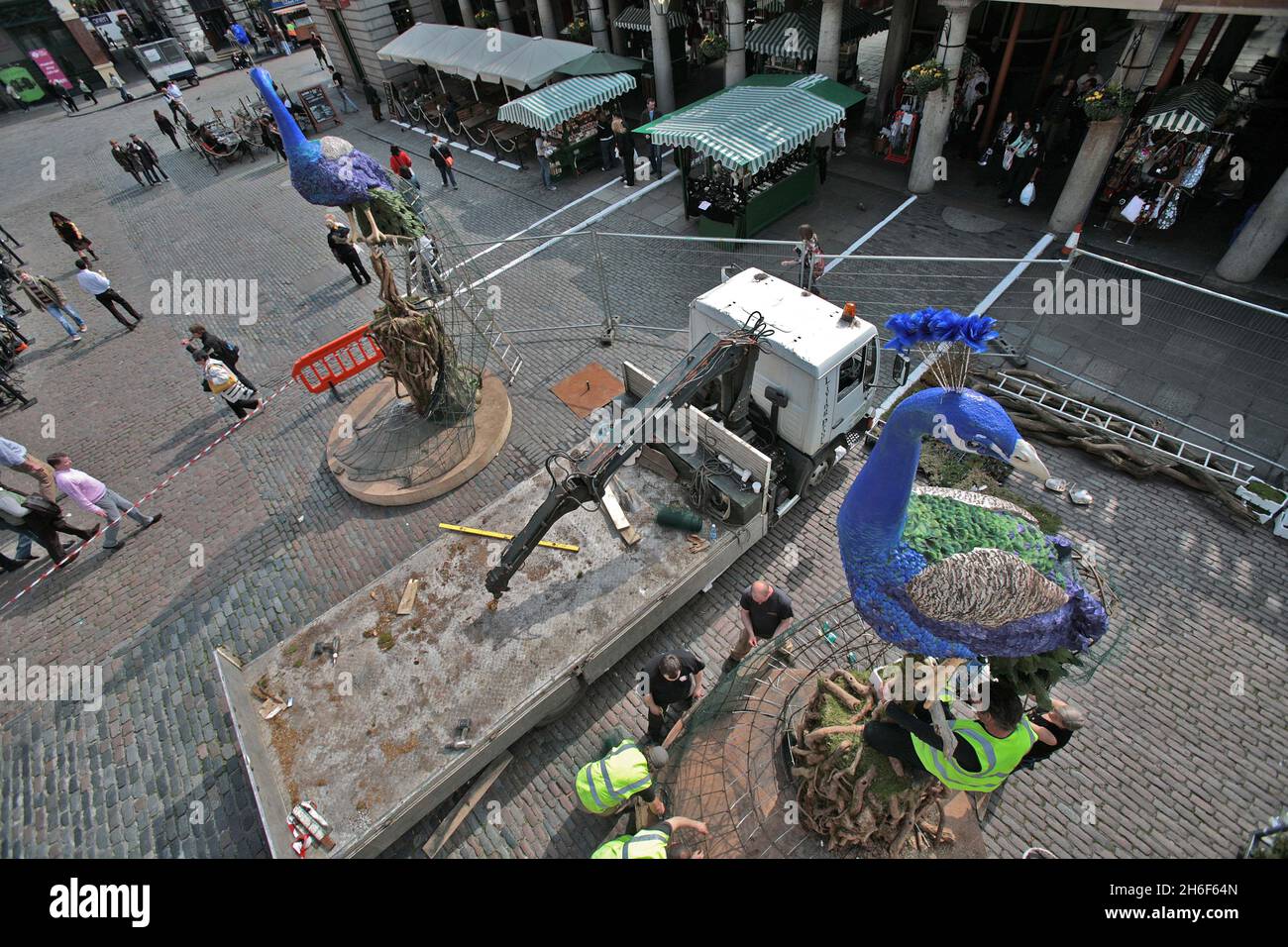 Workers put the finishing touches on Covent Garden LondonÃ•s latest ...