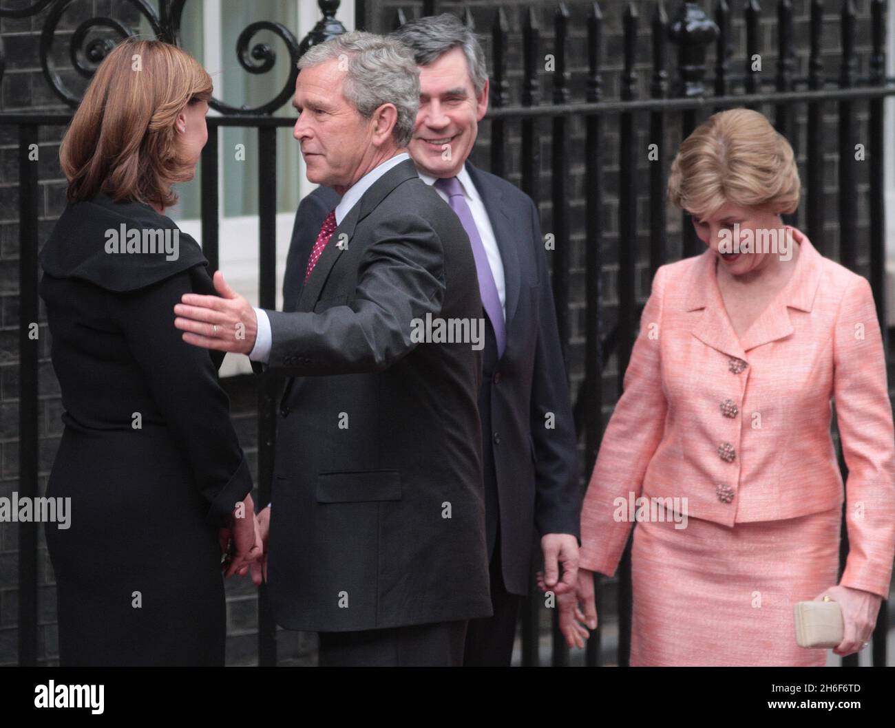 British Prime Minister Gordon Brown and wife Sarah welcome US President ...