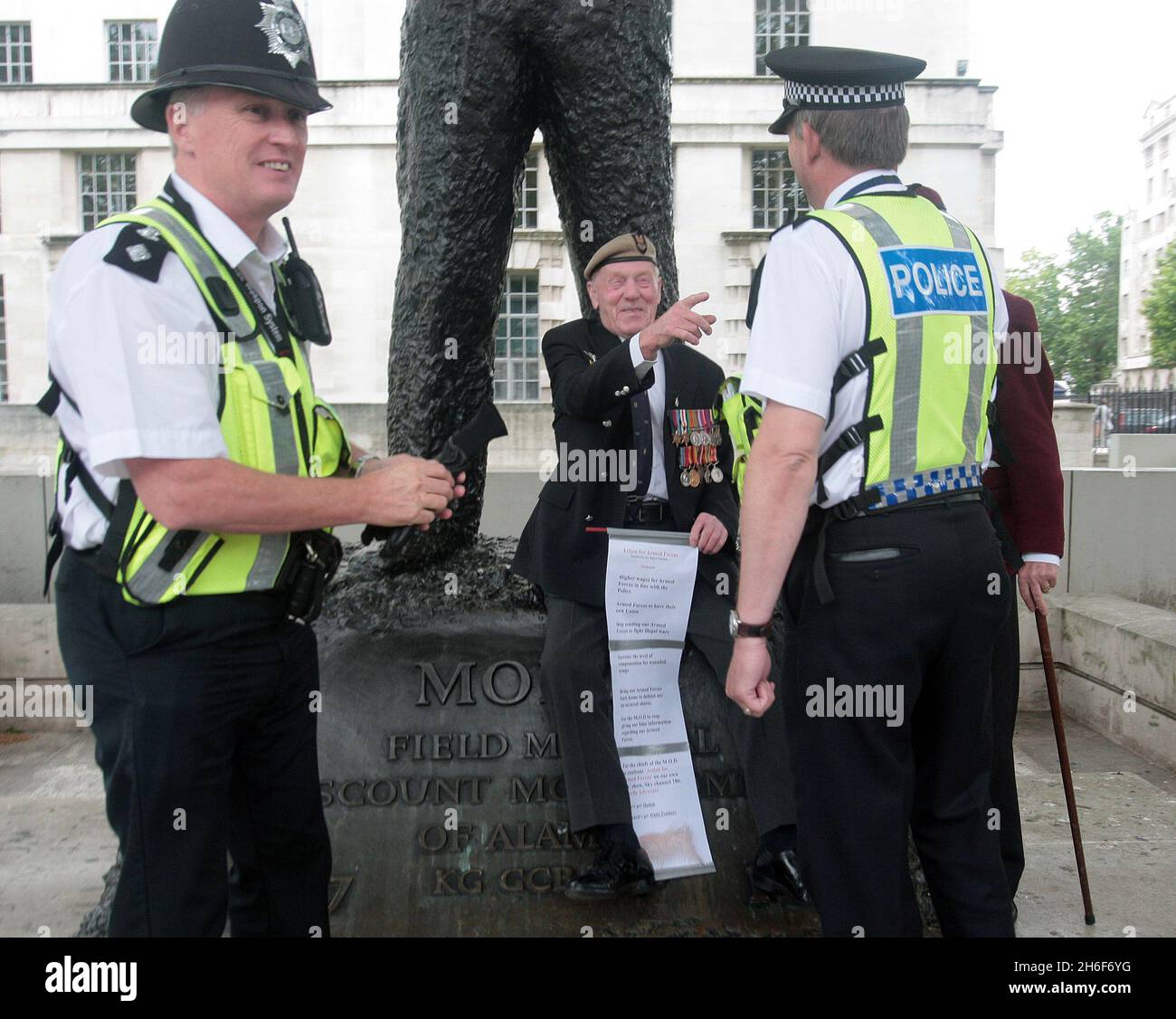 Army War Veterans - 88 year old George Kay and 74 year old Ricky ...