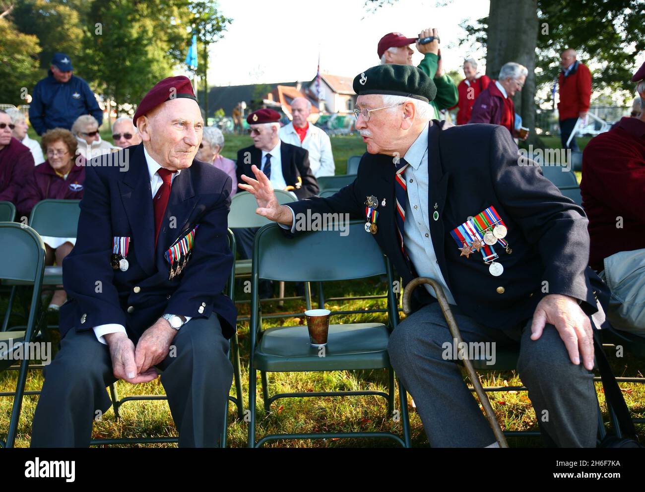 British parachute regiment hi-res stock photography and images - Alamy