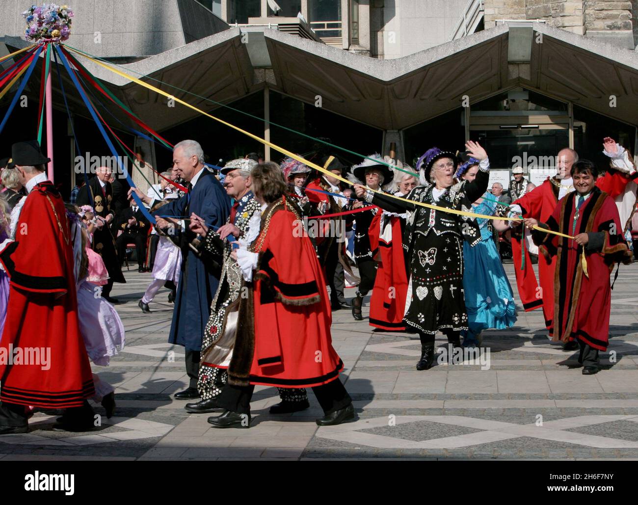 The London Pearly Kings & Queens Society Costermongers harvest festival ...