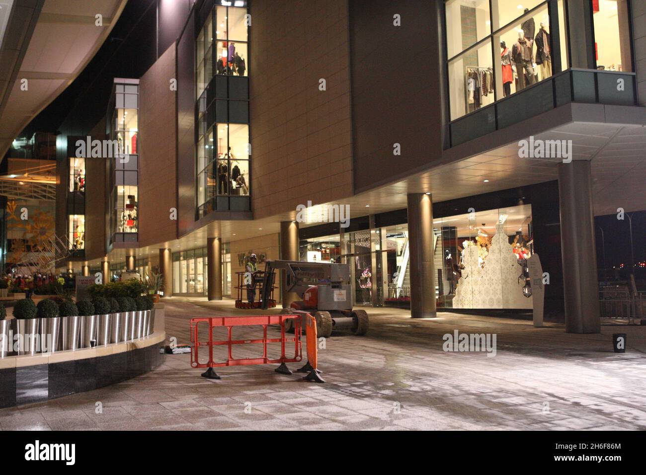 Grand opening shopping mall hi-res stock photography and images - Alamy