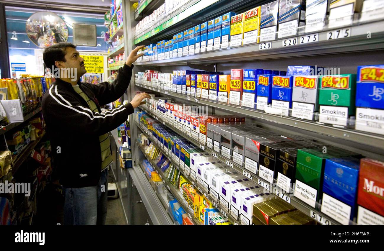 Cigarettes to go hi-res stock photography and images - Alamy