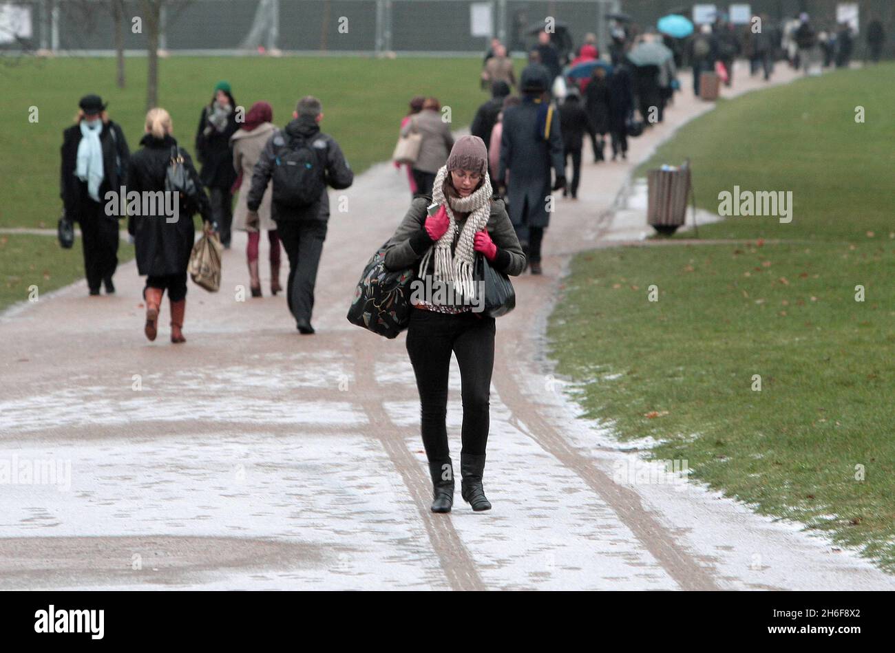Snow in St James Park next to Buckingham Palace, as Londoners woke up ...