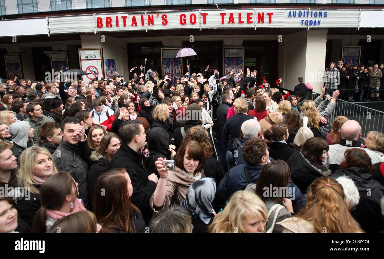 Crowds gathered outside the Hammersmith Apollo in London for the ...