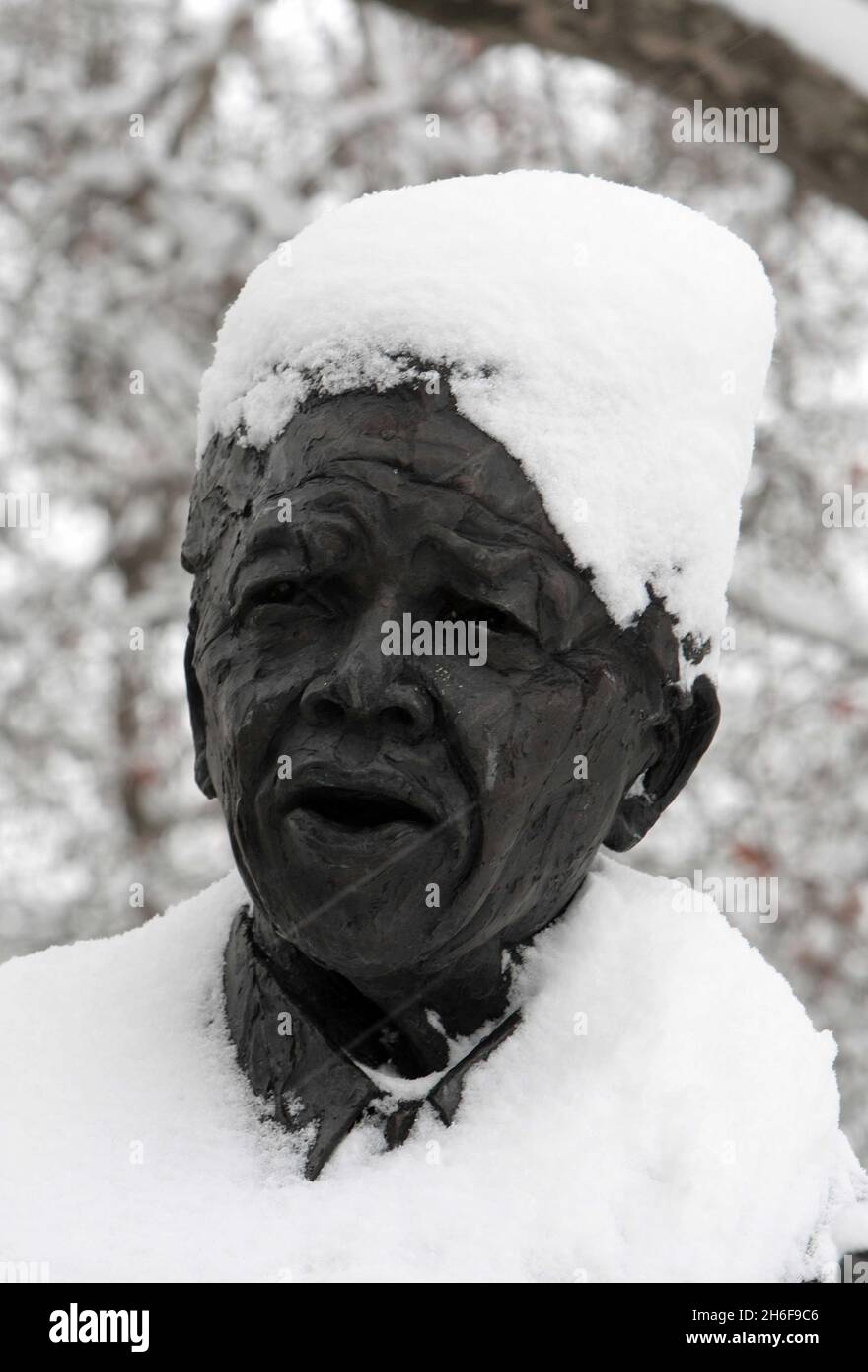 The Nelson Mandela statue in London's Parliament Square covered in snow ...
