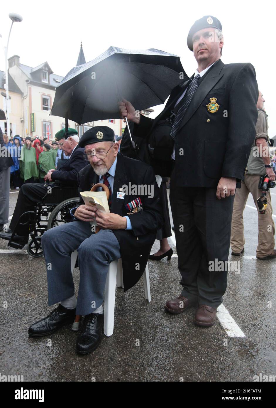 Normandy war veterans finished their march past Arromanche in France ...