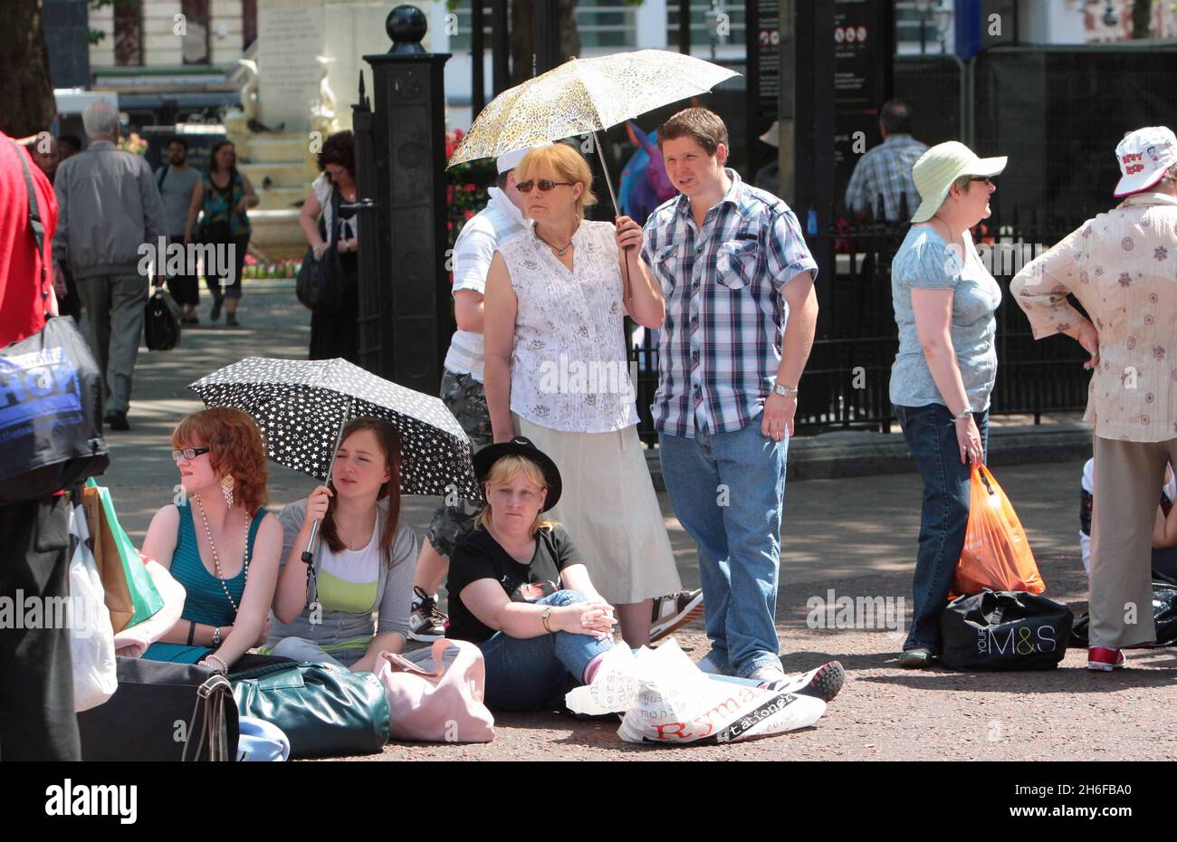 Johnny Depp fans queue in the heat outside the Empire cinema in London ...