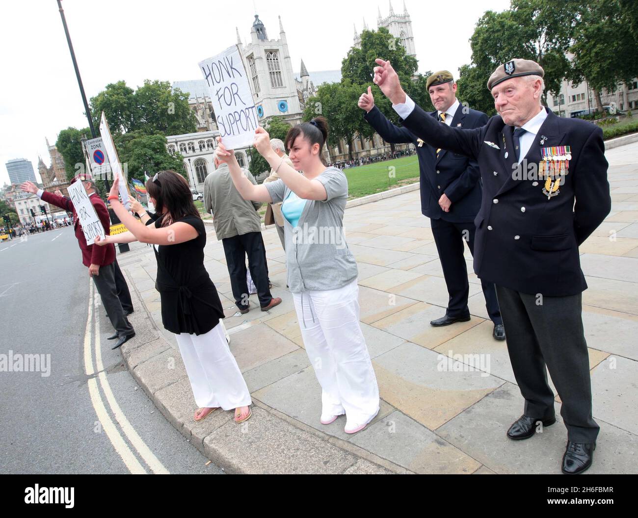British soldiers in afghanistan group hi-res stock photography and ...