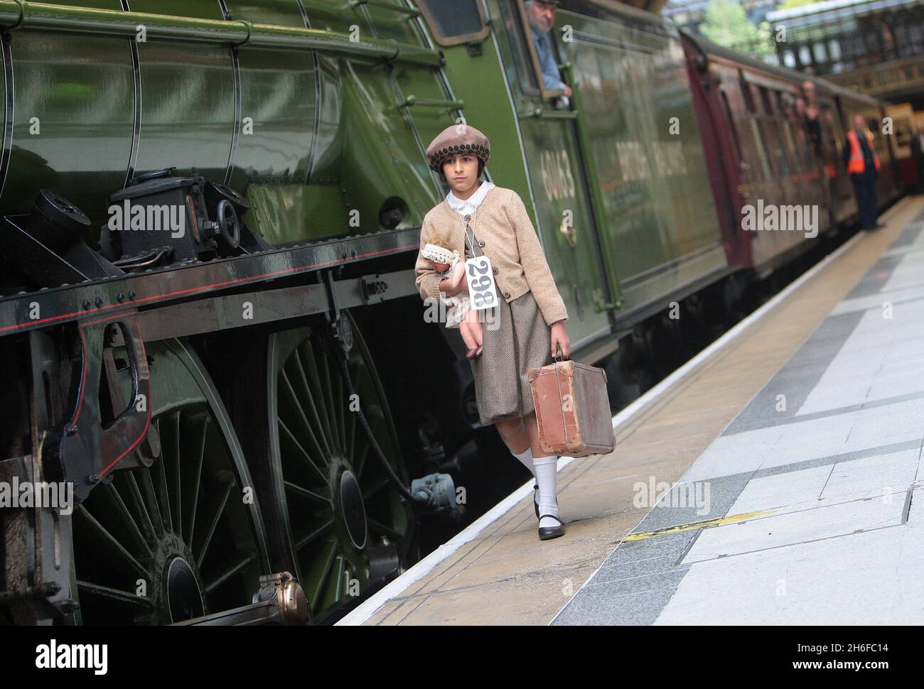 World war two children evacuees hi-res stock photography and images - Alamy