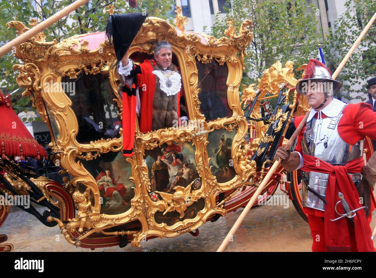 News courts crown hi-res stock photography and images - Alamy
