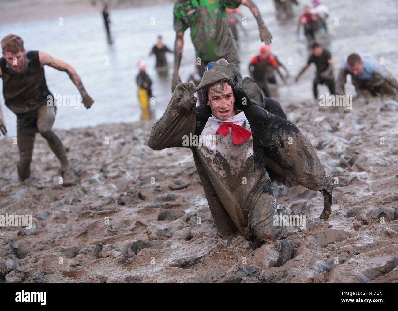 The 2009 Maldon Mud Race took place in Essex this afternoon with 250 ...