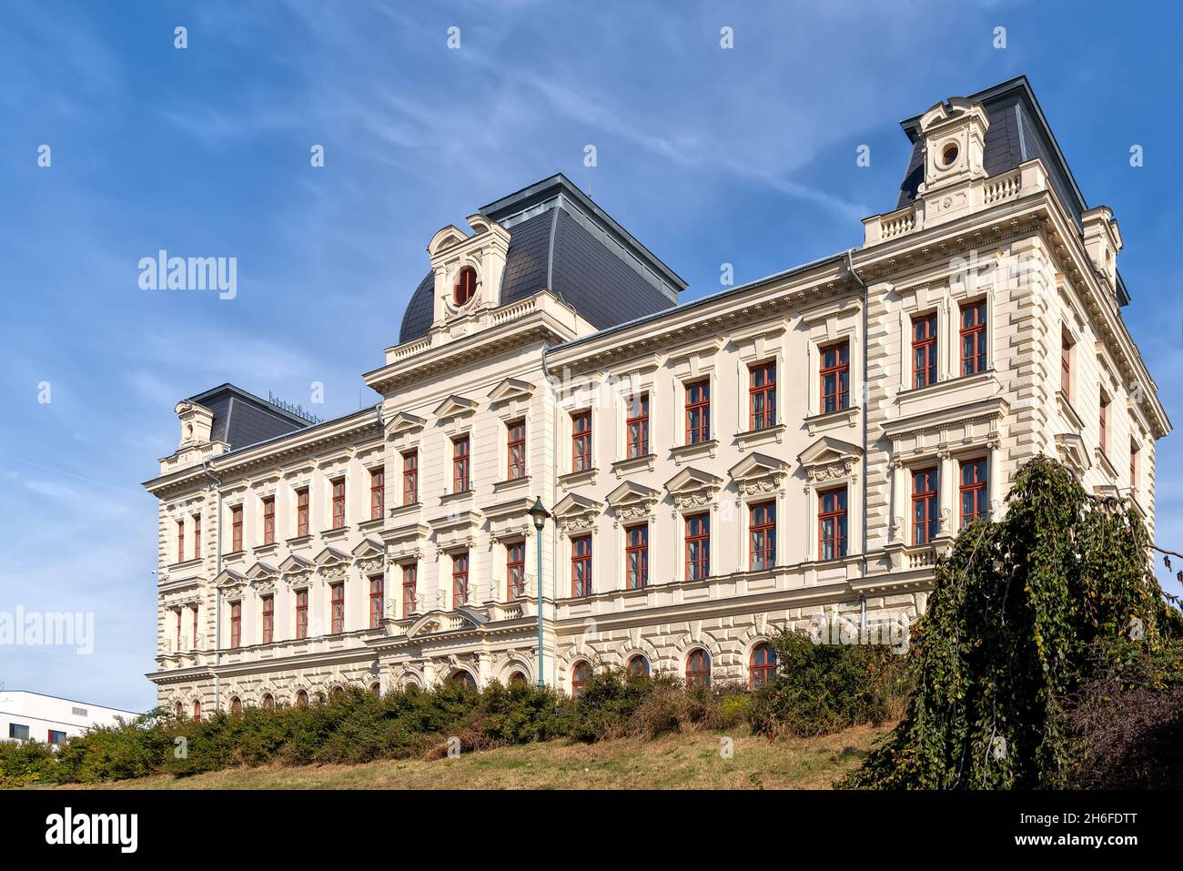 District court hi-res stock photography and images - Alamy