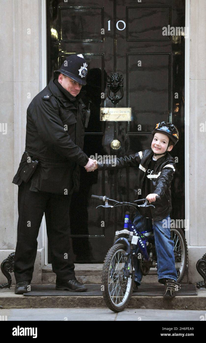 7 year old Charlie Simpson and his family met Sarah Brown in Downing ...