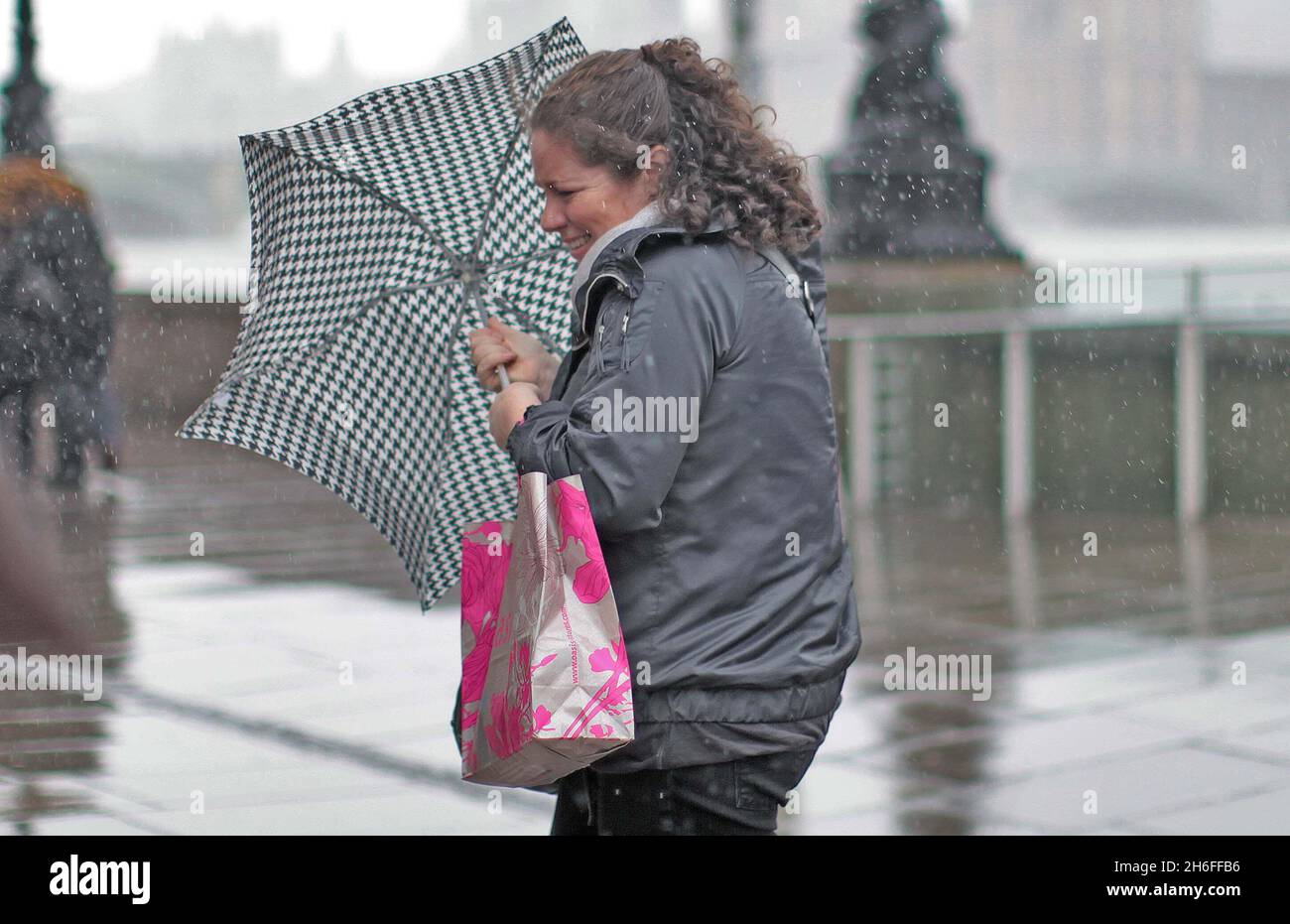 Heavy rain hit London this afternoon. Picture shows: Tourists caught in ...