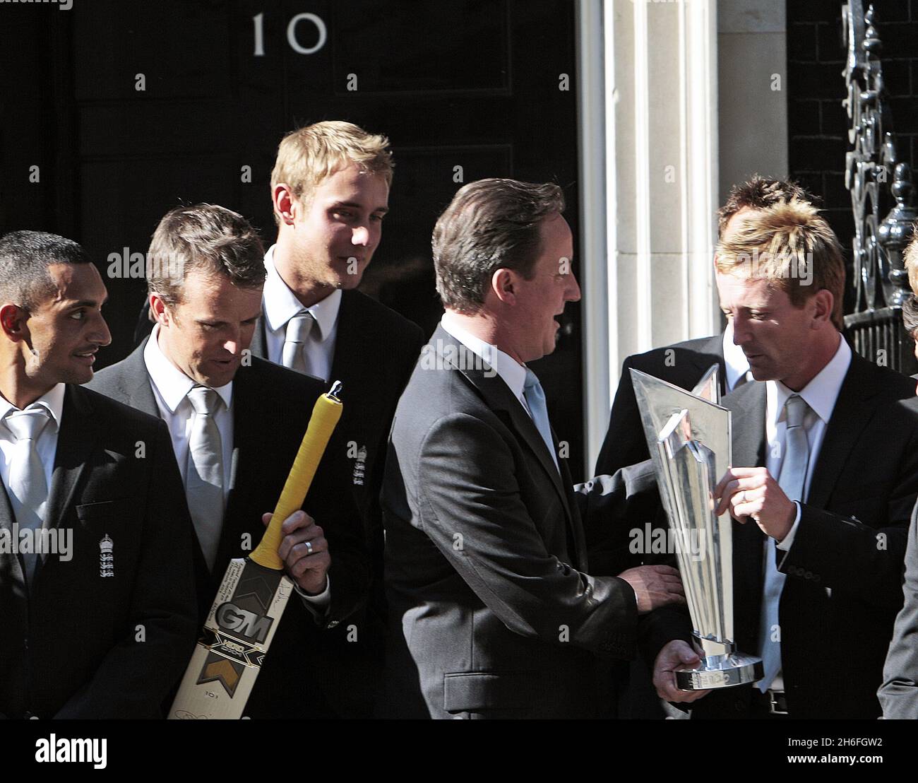 The England cricket team pictured with PM David Cameron in Downing ...